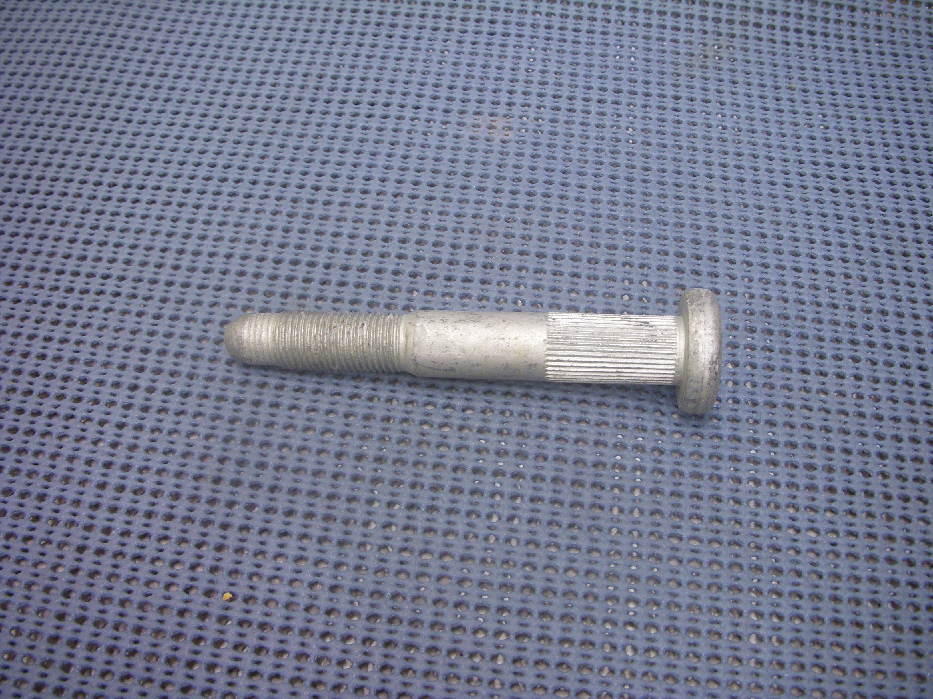 2001 - 2014 Chevrolet and GMC Pickup NOS Rear Wheel Bolt Stud GM ...