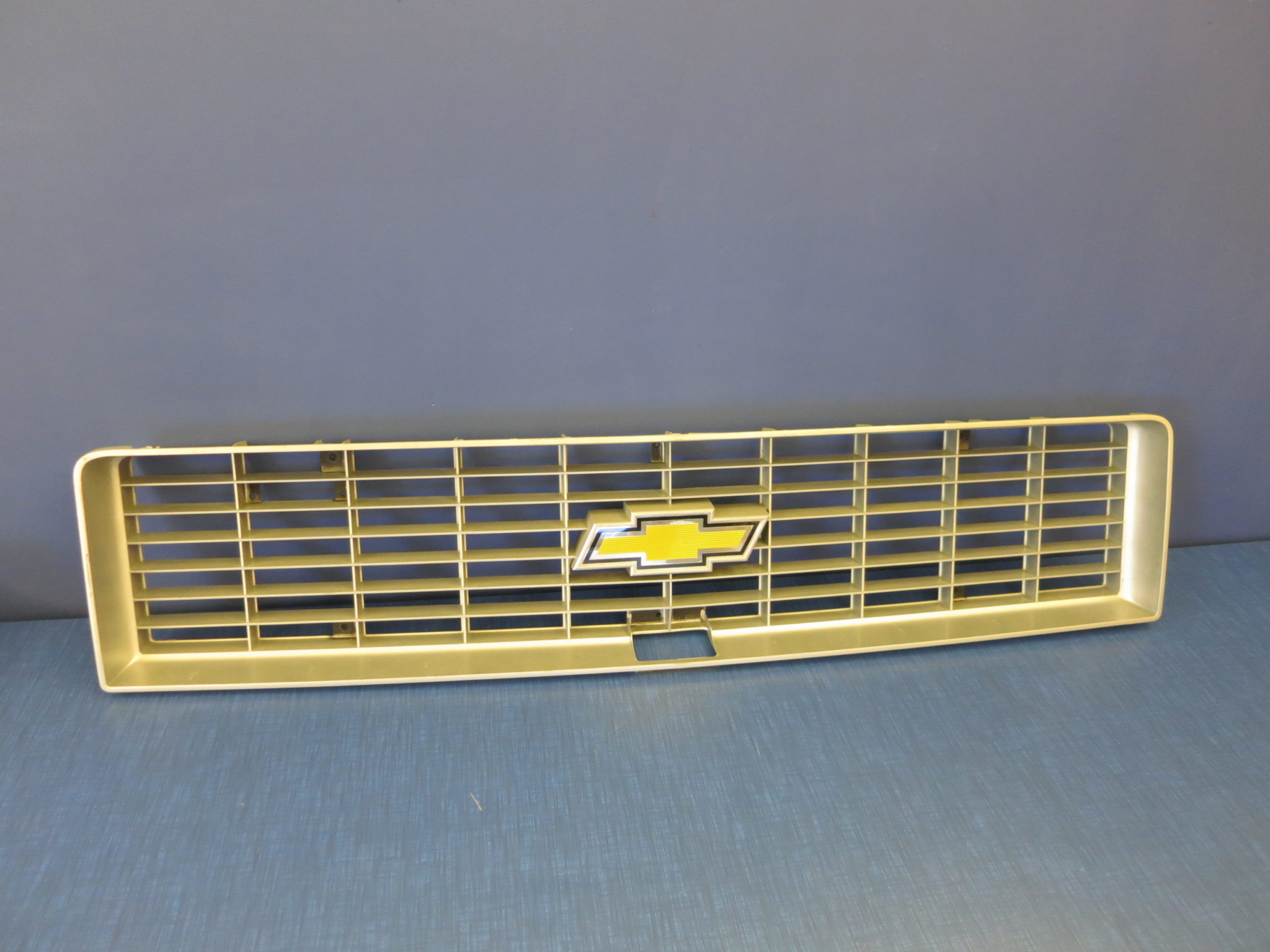 1973 - 1974 Chevrolet Pickup Truck NOS Radiator Grille GM # 6270858 ...