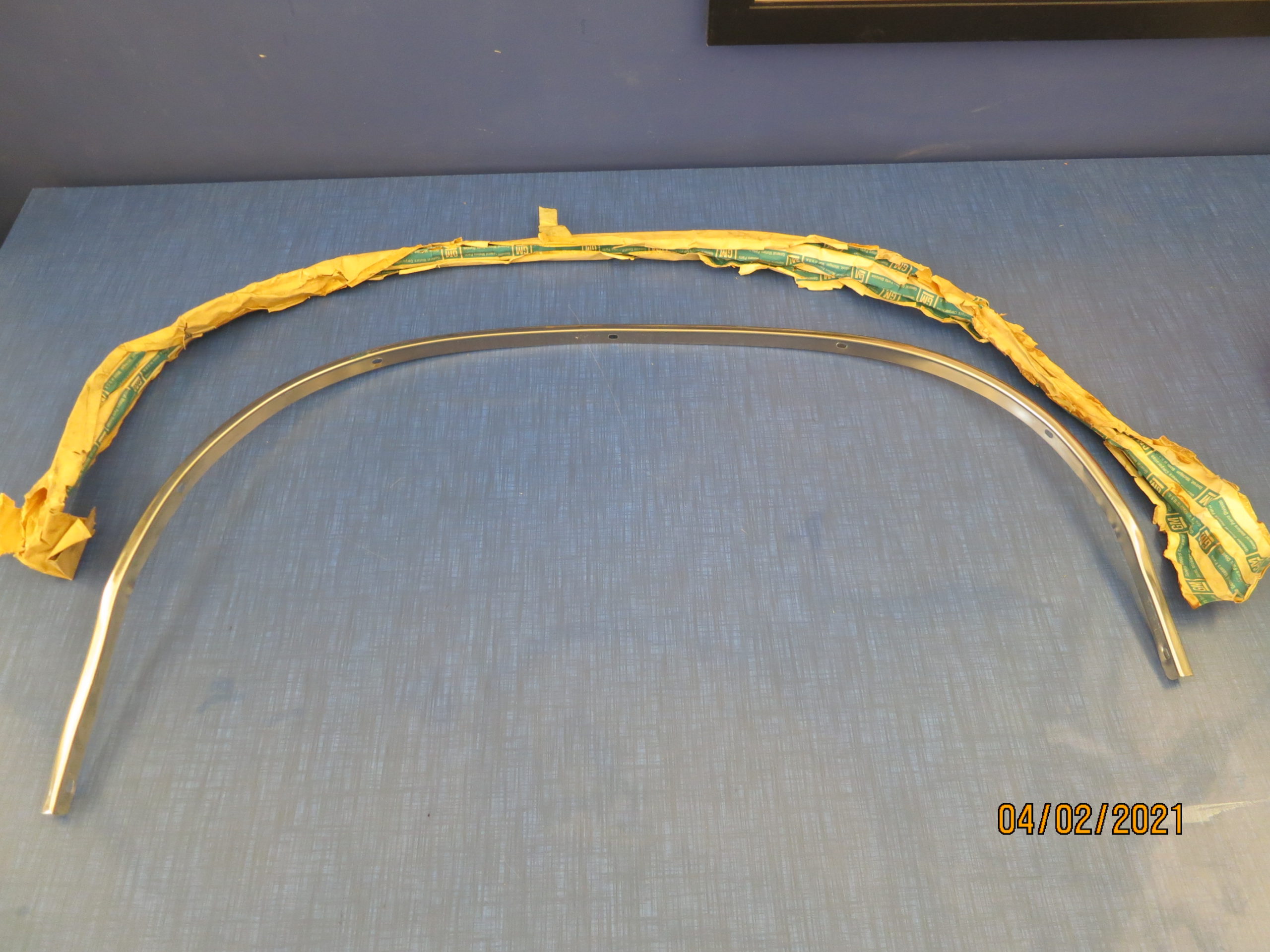 1975 General Motors Left Hand Front Fender Wheelhouse Molding GM ...